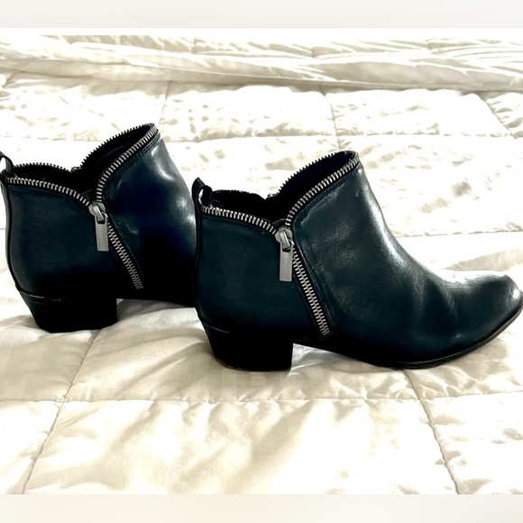 Diba | Shoes | Diba Black Rustic Zipper Booties | Poshmark